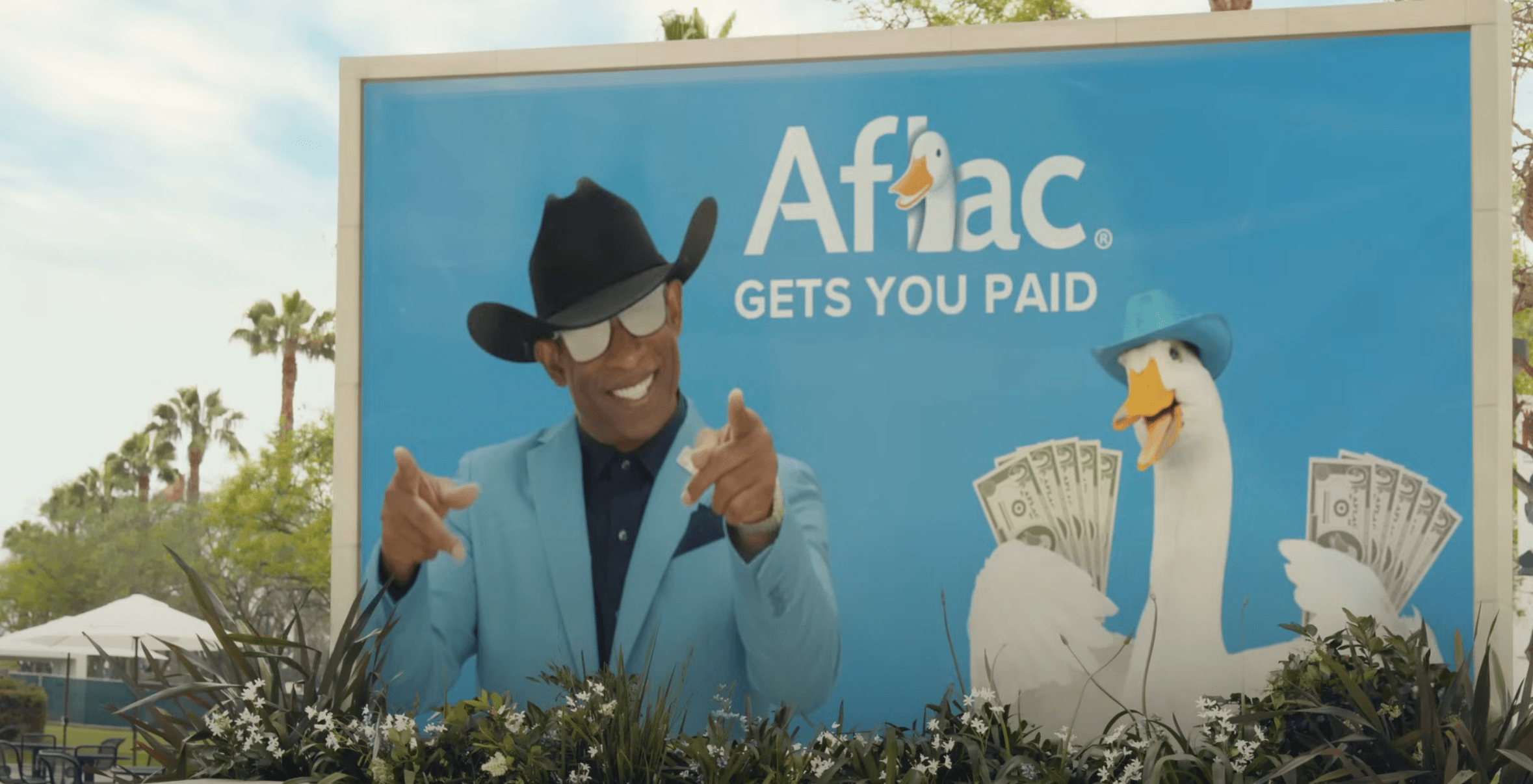 DAGGER - Aflac draws on the biggest storylines in college football to educate fans about "the gap".